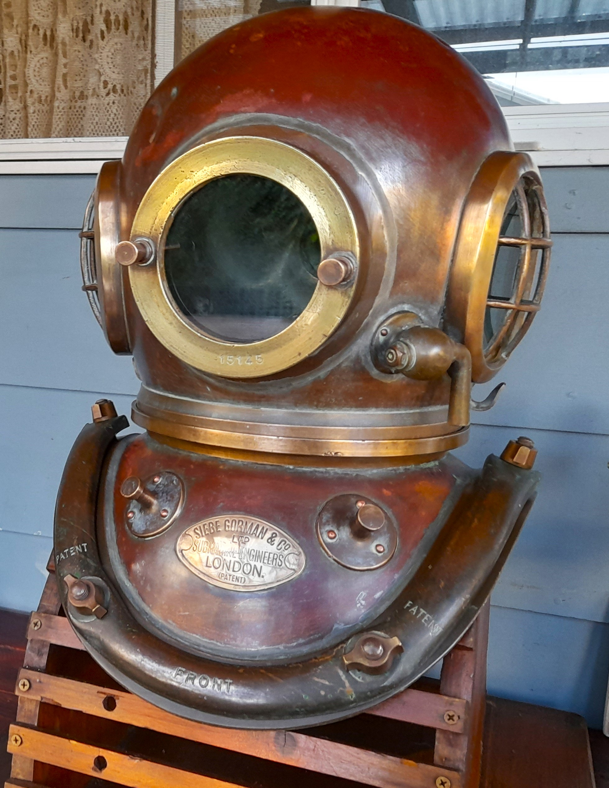 The Six Bolt Helmet – NEKTONIX